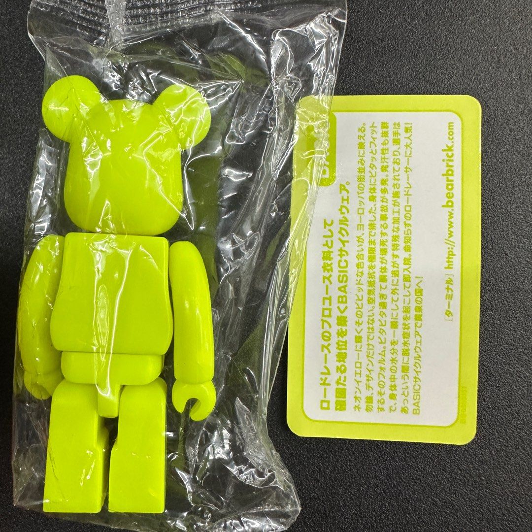 Medicom Toy series 36 basic @ 字母 100% bearbrick be@rbrick, 興趣及遊戲, 玩具 & 遊戲類 - Carousell