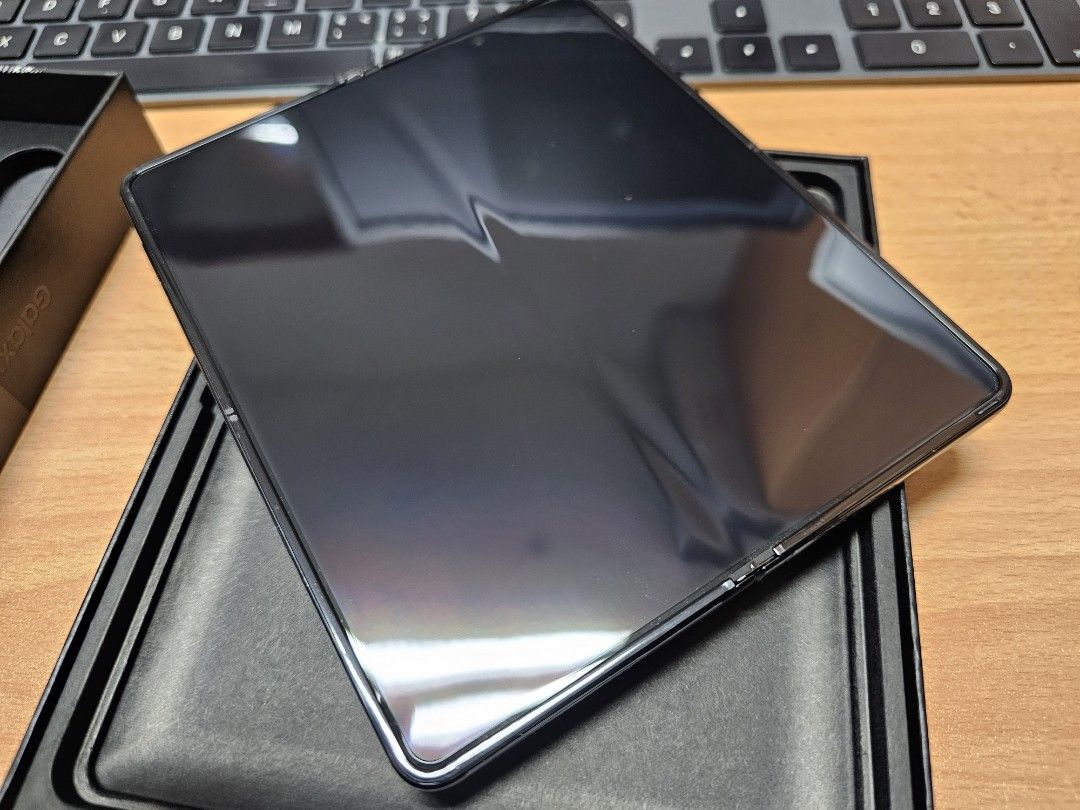 Mint Galaxy Fold4 256GB Black + Original Samsung S PEN & FOLD 4 case ...