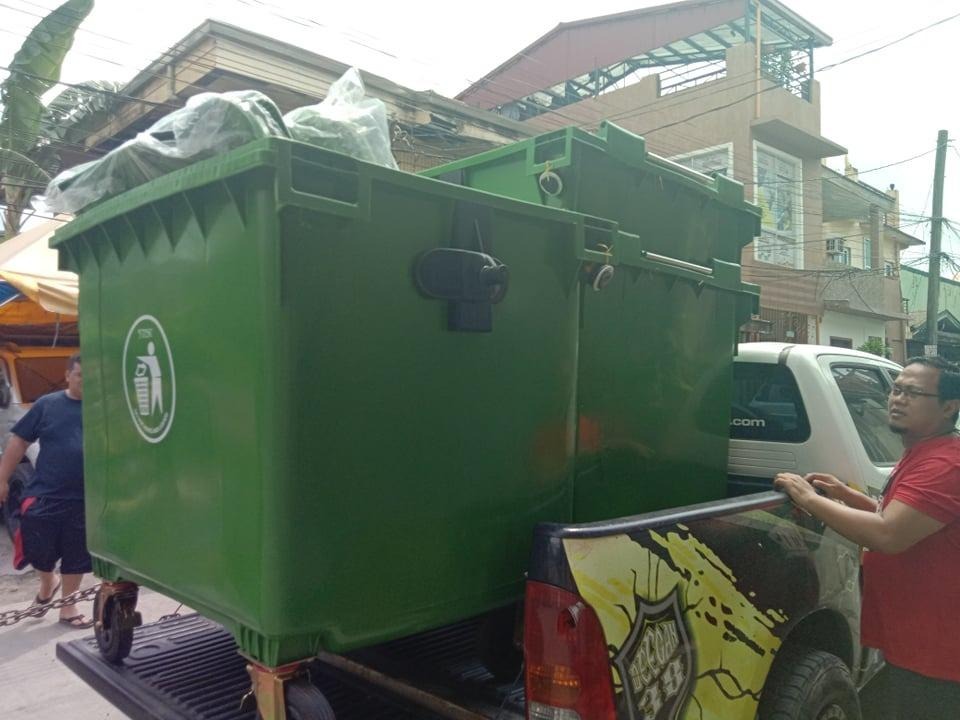 Mobile trash bin, Furniture & Home Living, Cleaning & Homecare Supplies ...