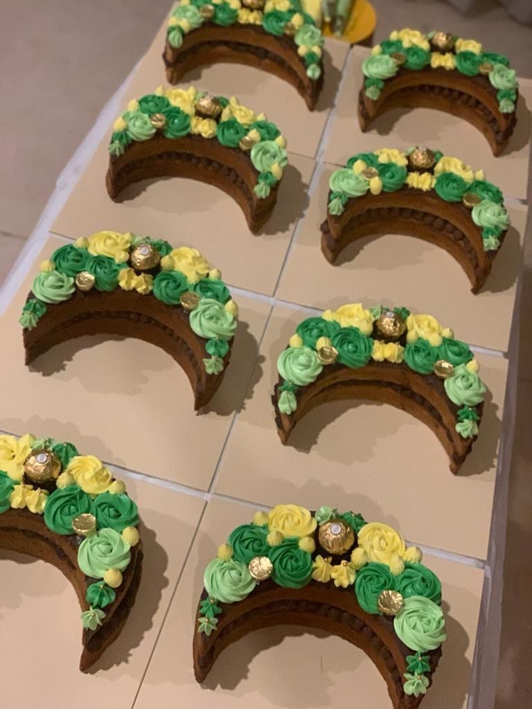 Moon cake for eid hampers, Makanan & Minuman, Kue-kue di Carousell