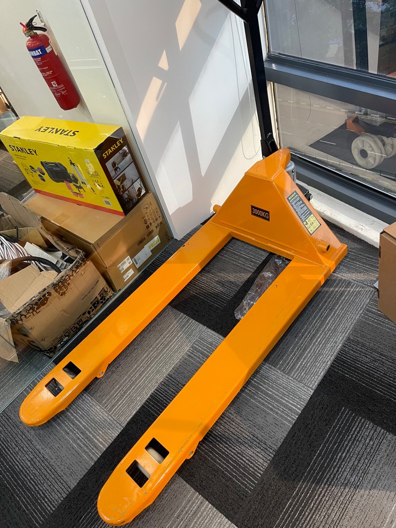 Pallet Jack 3 Tonnes, Everything Else on Carousell