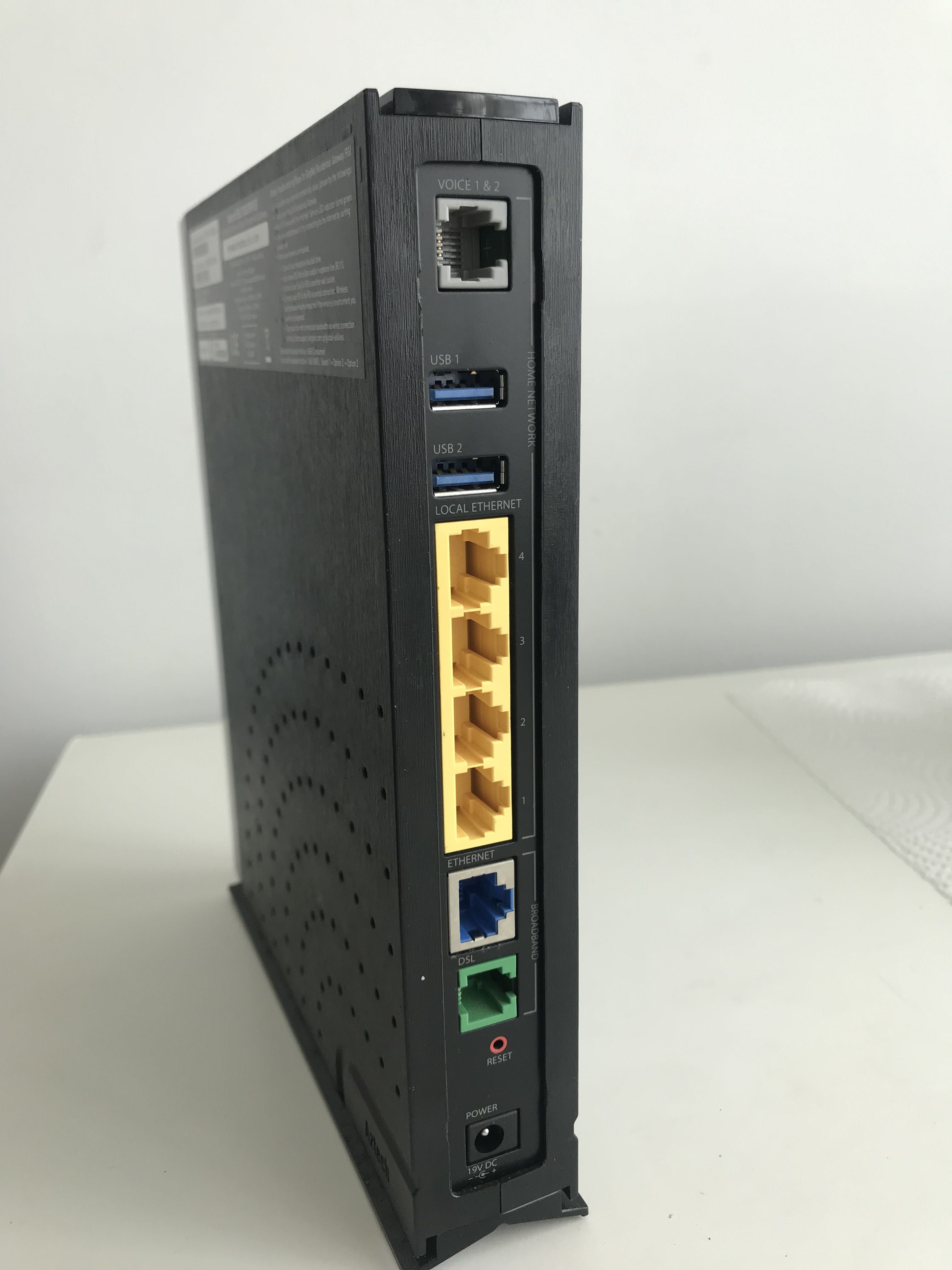 Router Aztech DSL7002GRV(S) - Singtel, Computers & Tech, Parts ...