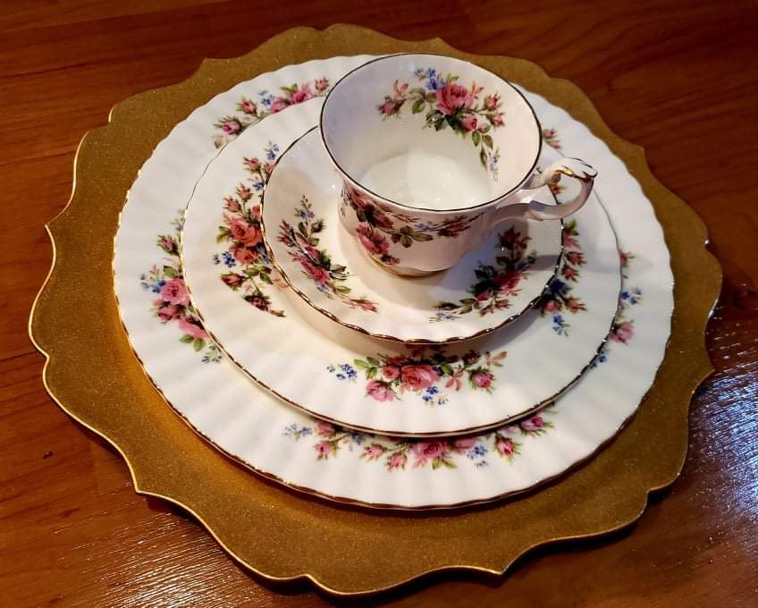 Royal Albert Moss Rose, Furniture & Home Living, Kitchenware ...