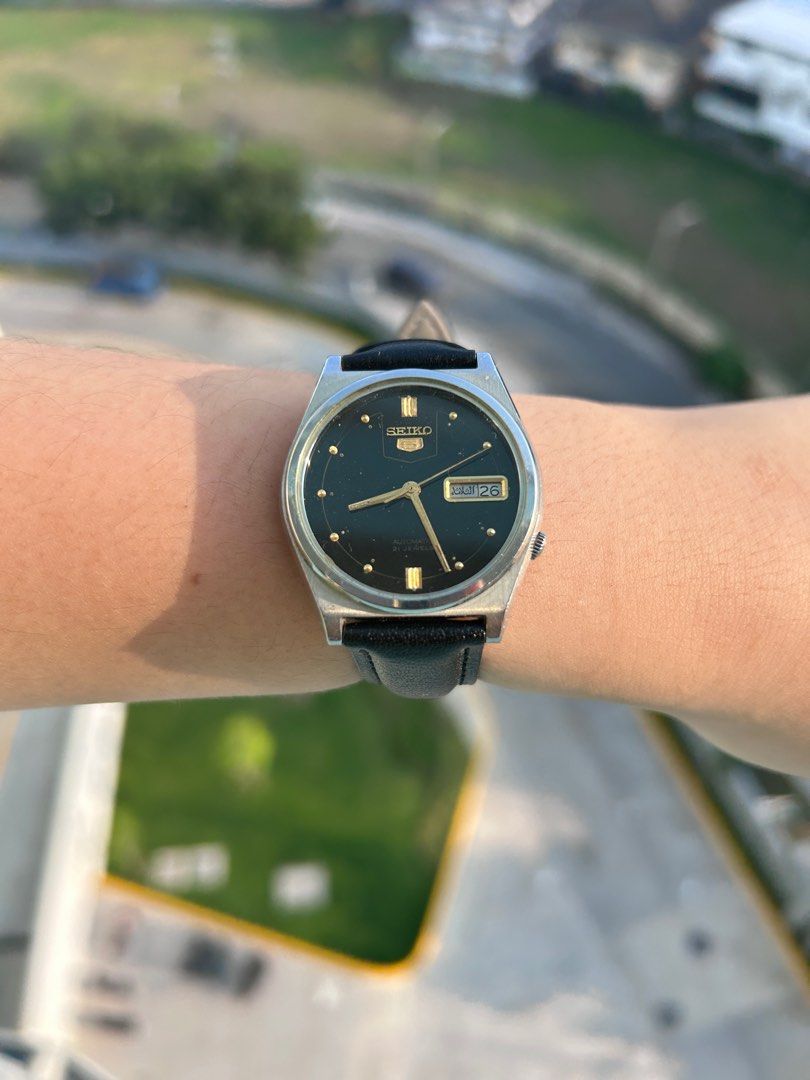 Seiko 5 Black and Gold Dial, Men's Fashion, Watches & Accessories ...