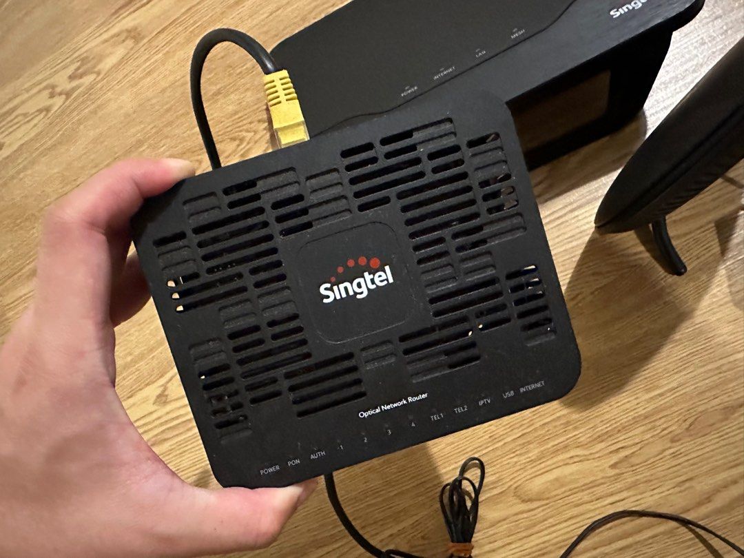 Singtel Mesh Router and mesh extender full set, TV & Home Appliances ...