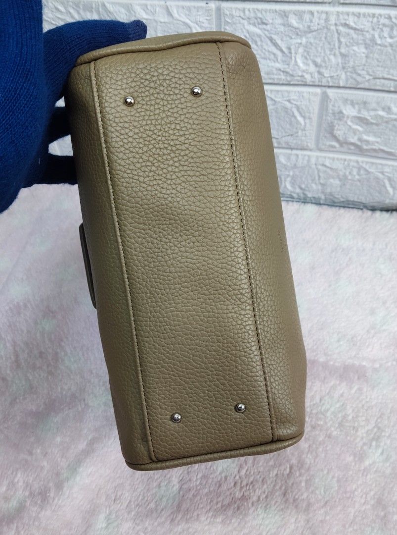 Vasic Ever Handbag, Women's Fashion, Bags & Wallets, Tote Bags on Carousell