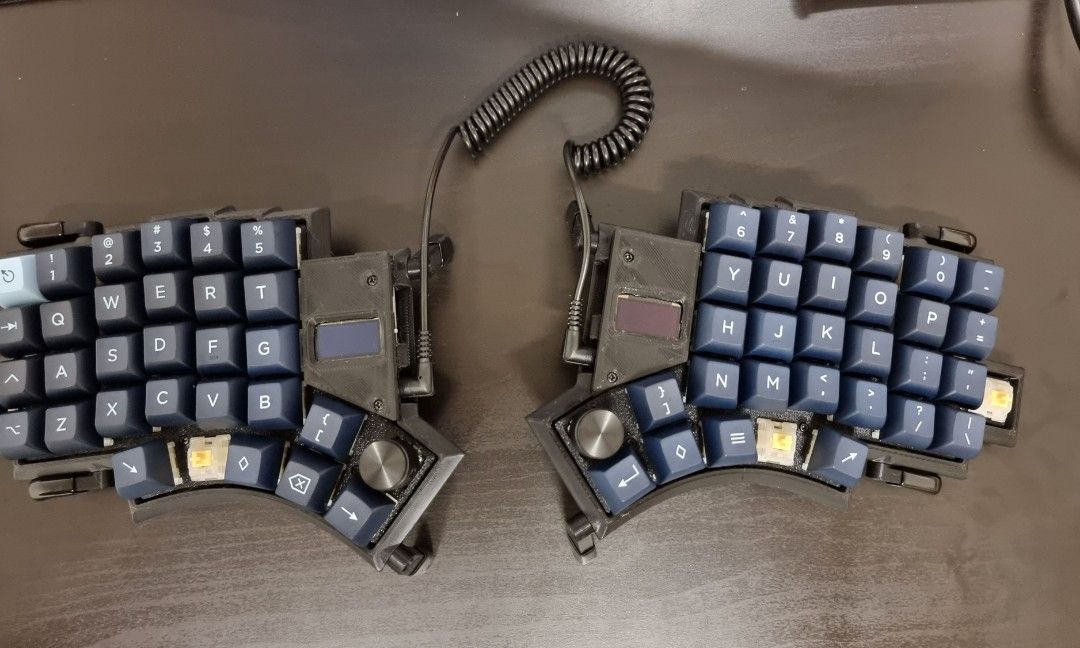 Avalanche Split Keyboard (fully assembled), Computers & Tech, Parts ...