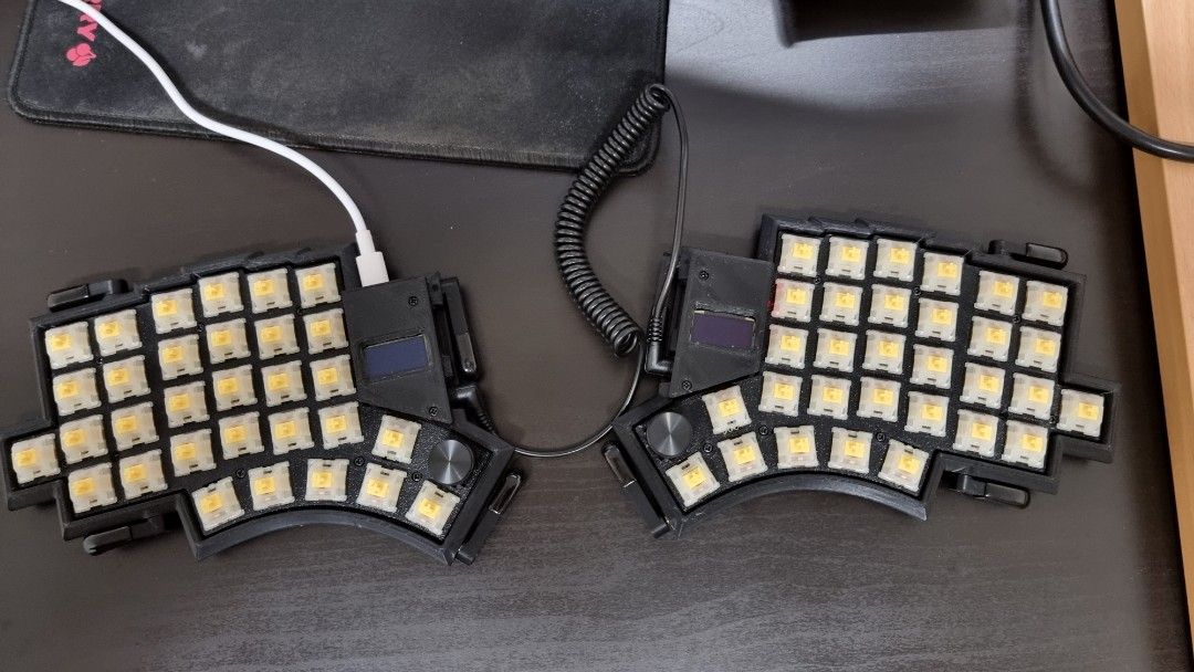 Avalanche Split Keyboard (fully assembled), Computers & Tech, Parts ...