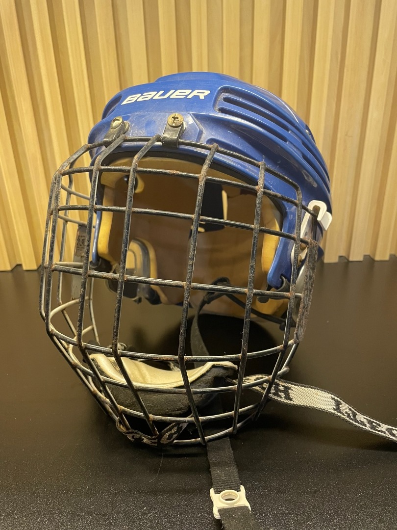 Bauer Hockey Helmet with Itech Cage, Sports Equipment, Other Sports ...