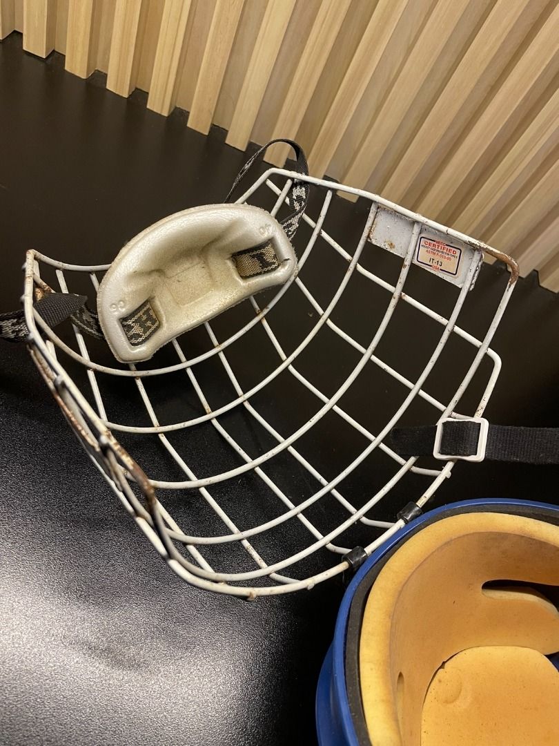 Bauer Hockey Helmet with Itech Cage, Sports Equipment, Other Sports ...