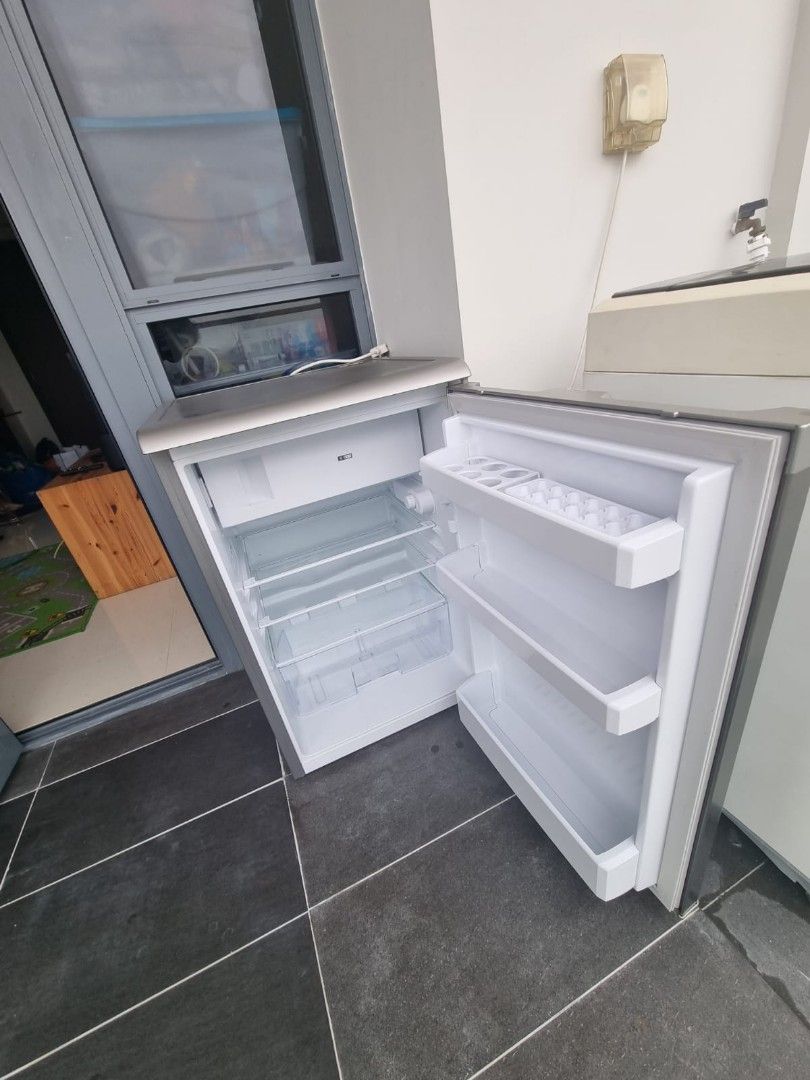BEKO TSE1283X TABLE TOP REFRIGERATOR (114L), TV & Home Appliances ...
