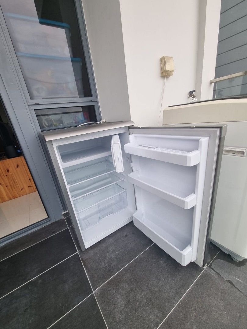 BEKO TSE1283X TABLE TOP REFRIGERATOR (114L), TV & Home Appliances ...