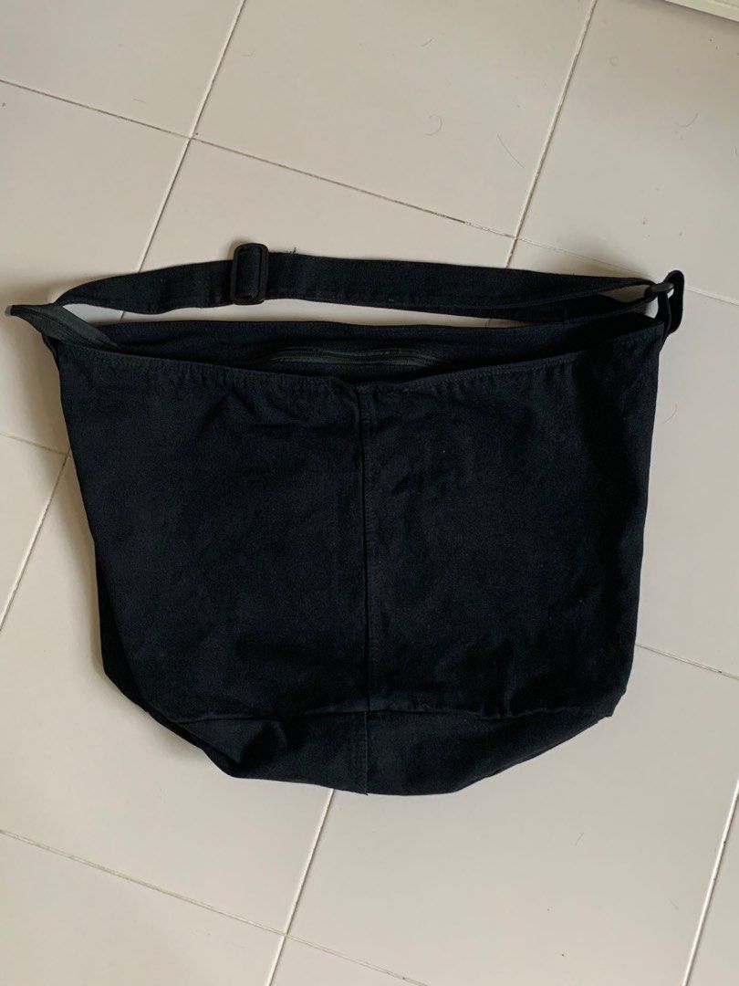 Black Basic Sling Bag, Women's Fashion, Bags & Wallets, Cross-body Bags ...