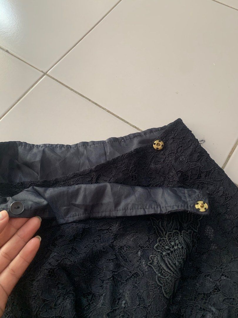 Duras brokat skirts/rok brokat hitam Duras on Carousell