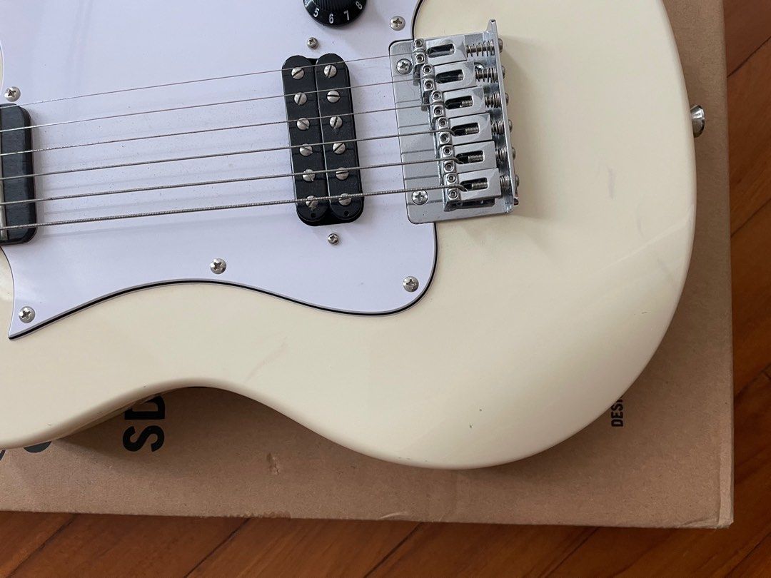 Mini Electric Guitar VOX SDC-1 mini WH, Hobbies & Toys, Music & Media ...