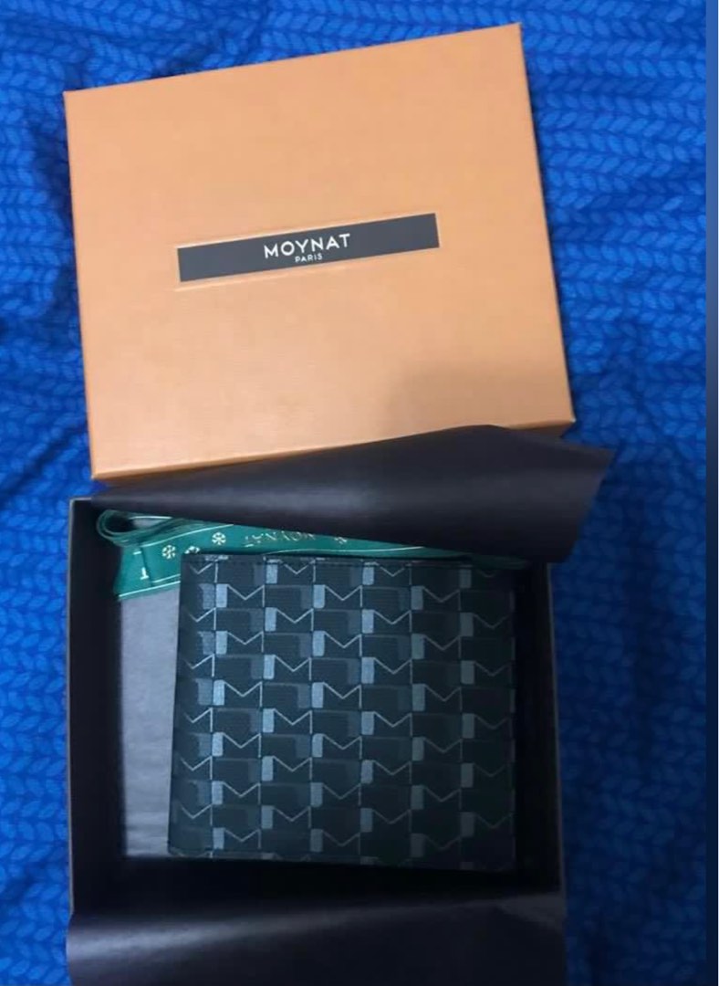 Moynat logo 銀包, 男裝, 手錶及配件, 銀包、卡片套 - Carousell
