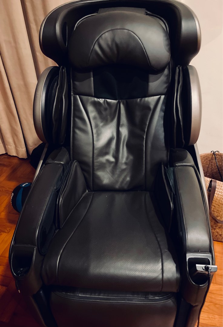 Osim Massage Chair, Furniture & Home Living, Furniture, Chairs on Carousell