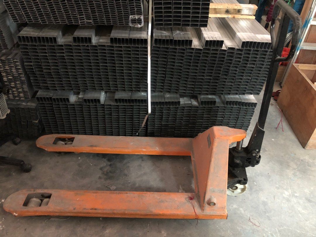 Pallet jack 3000kg, Furniture & Home Living, Home Improvement ...