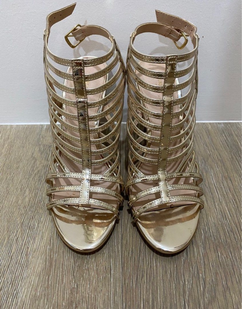 Payless Gold Heels, Women's Fashion, Footwear, Heels on Carousell