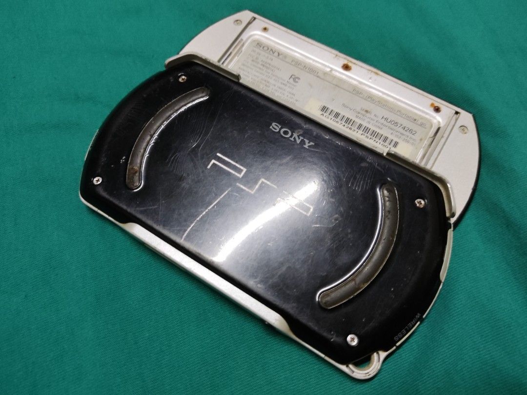 Sony PSP Go Black, Video Gaming, Video Game Consoles, PlayStation on Carousell