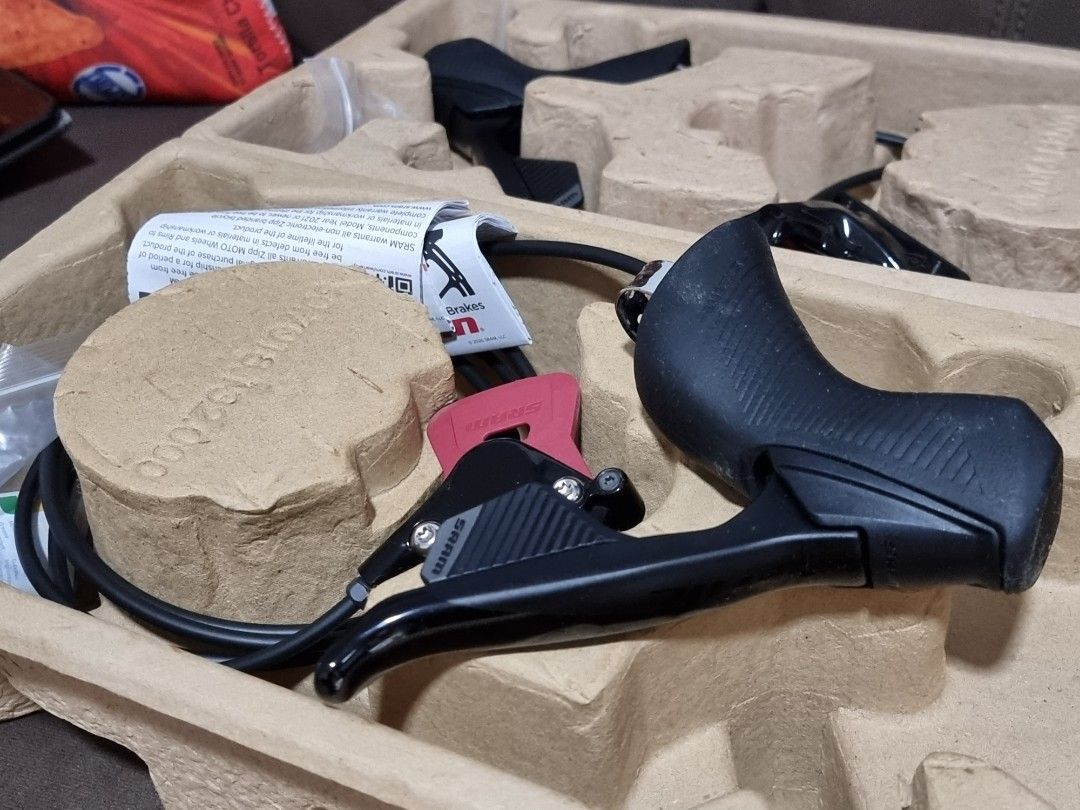 SRAM Rival AXS Hydraulic Shifters + Flatmount Disc Brakes, Sports ...