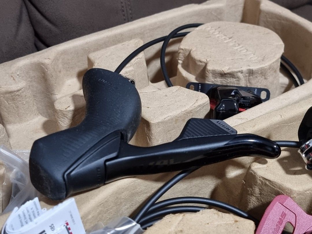 SRAM Rival AXS Hydraulic Shifters + Flatmount Disc Brakes, Sports ...