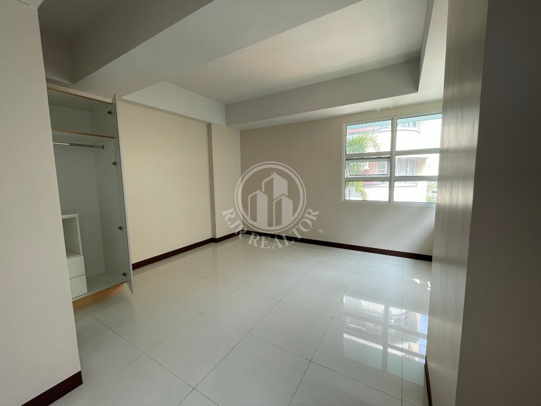 Stylish 25sqm Studio Corner Unit at 101 Newport Boulevard - Perfect ...