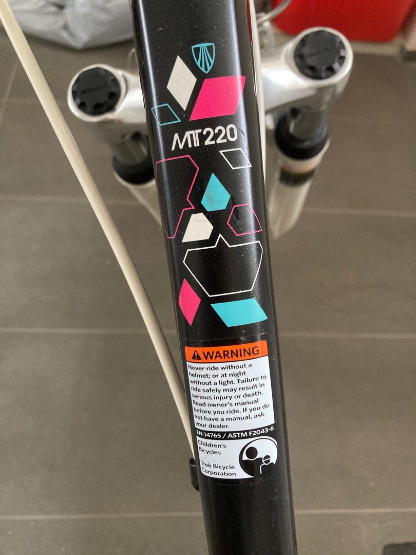 TREK MT220 and Jet16 Children Bicycle and Training Wheel, Sports Equipment, Bicycles & Parts ...