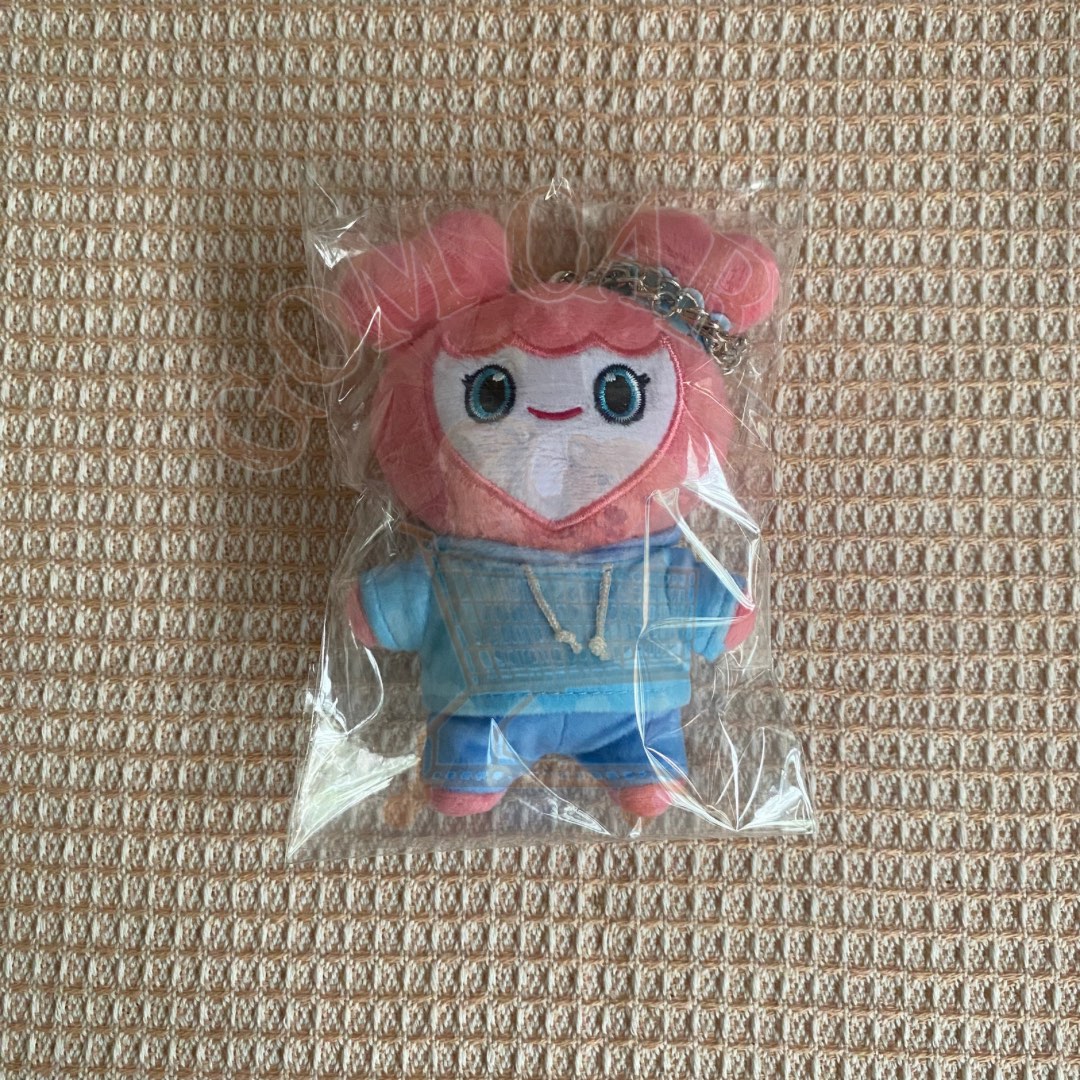 Twice Momo Lovely/Laburi, Hobbies & Toys, Memorabilia & Collectibles, K ...