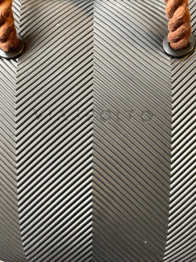 VIAJECITO Herringbone Midi Tote (Limited Edition), Women's Fashion ...