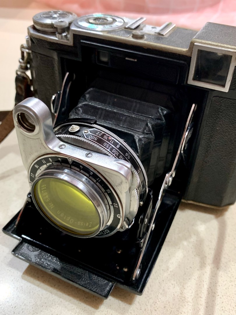 Vintage film camera Zeiss Ikon Super Ikonta 532/16 includes yellow ...