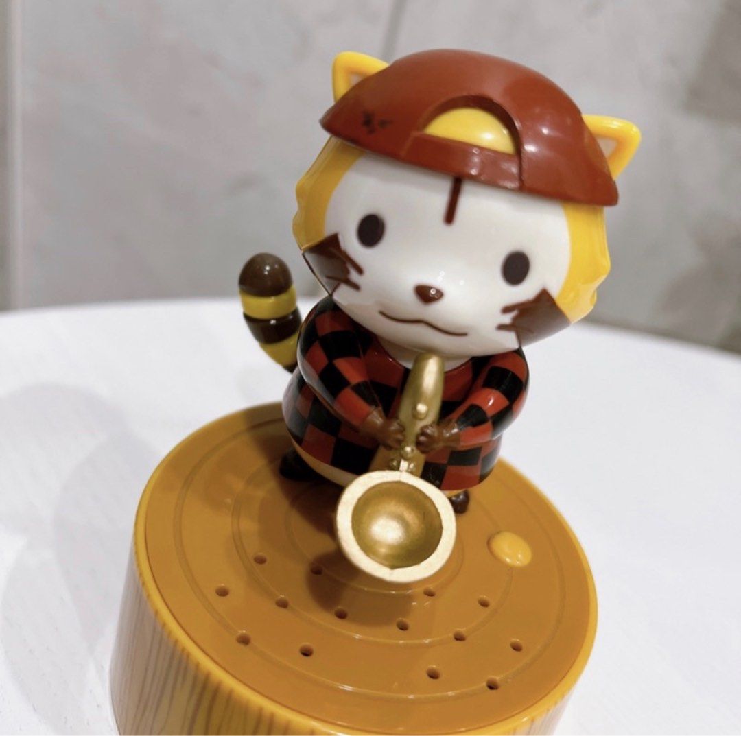 【7-ELEVEN】小浣熊 punchi Rascal 音樂公仔 薩克斯風小公仔 幾近全新, 書籍、休閒與玩具, 玩具、公仔、桌遊在旋轉拍賣