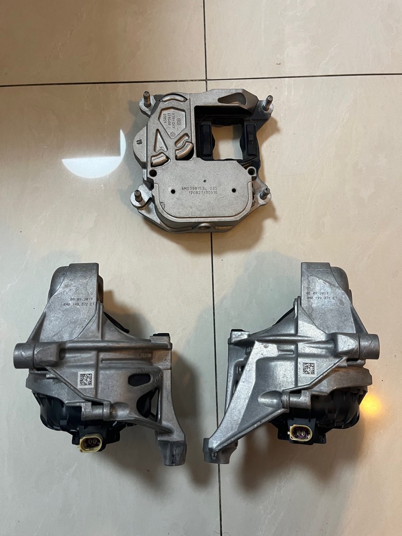 Audi Q7 2.0TFSI Quattro engine mount, Car Accessories, Accessories on ...