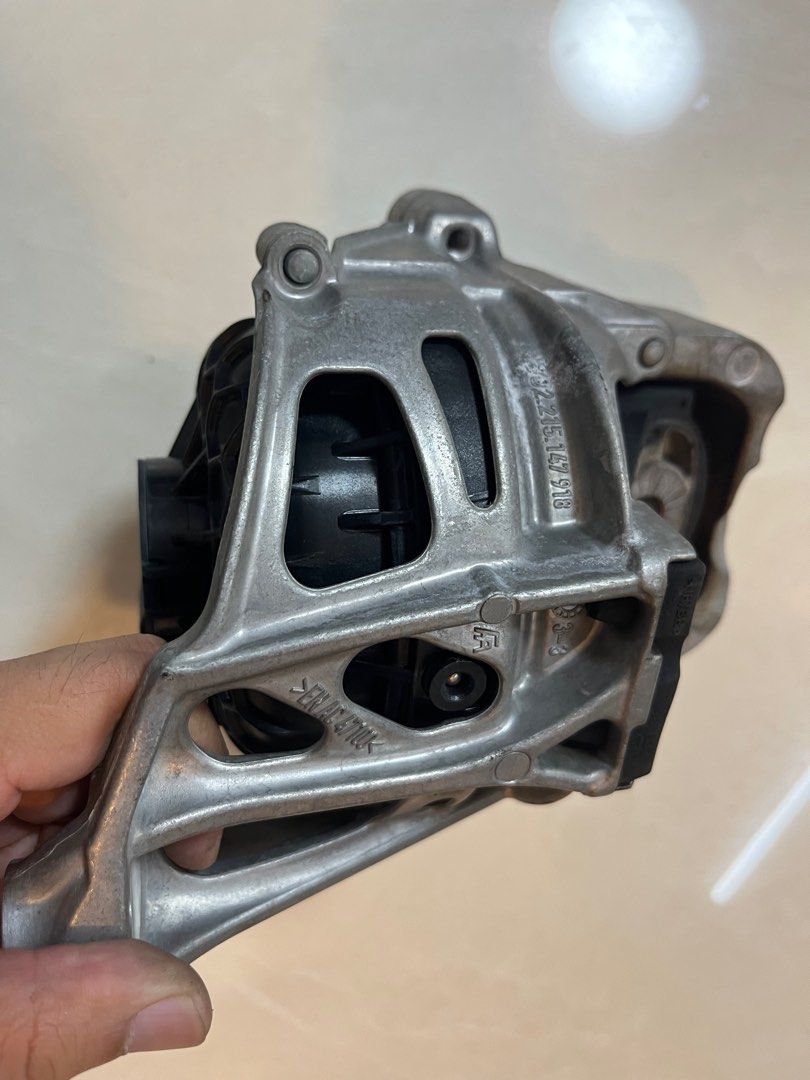 Audi Q7 2.0TFSI Quattro engine mount, Car Accessories, Accessories on ...
