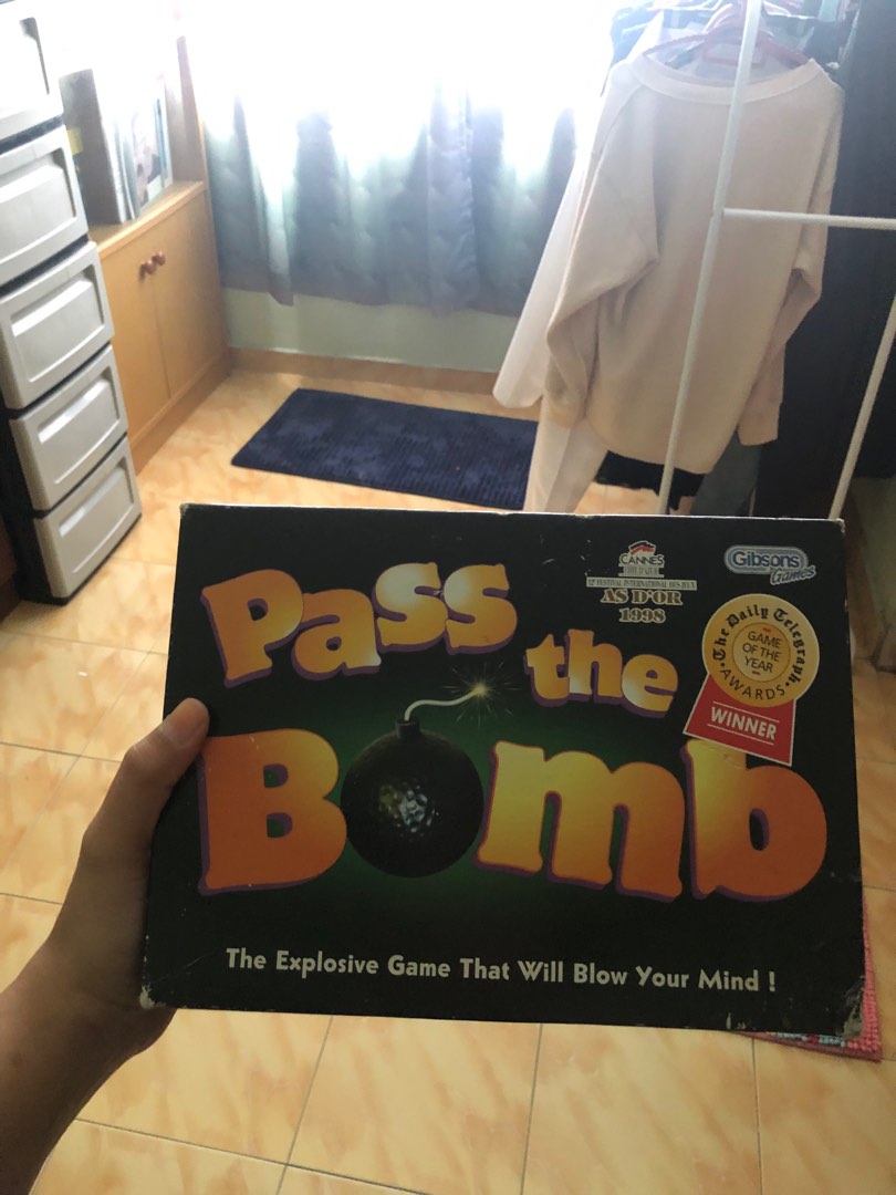Board game pass the bomb, Hobbies & Toys, Toys & Games on Carousell