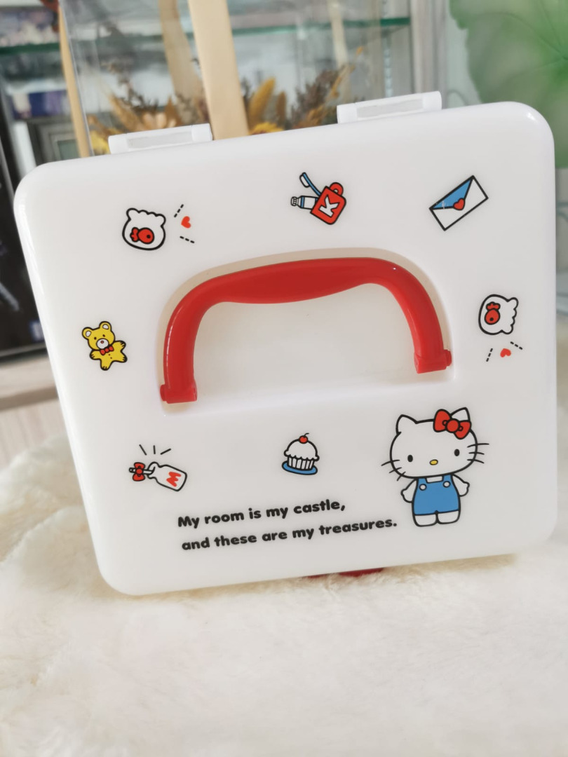 *BRAND NEW* SUPER ADORABLE HELLO KITTY CONTAINER WITH HEART CLASP ...