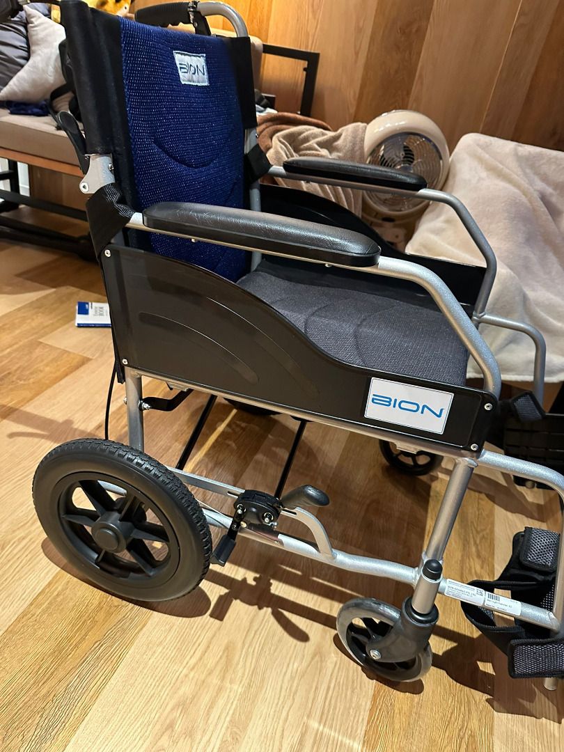 Brand new wheelchair (only used once), Health & Nutrition, Assistive ...