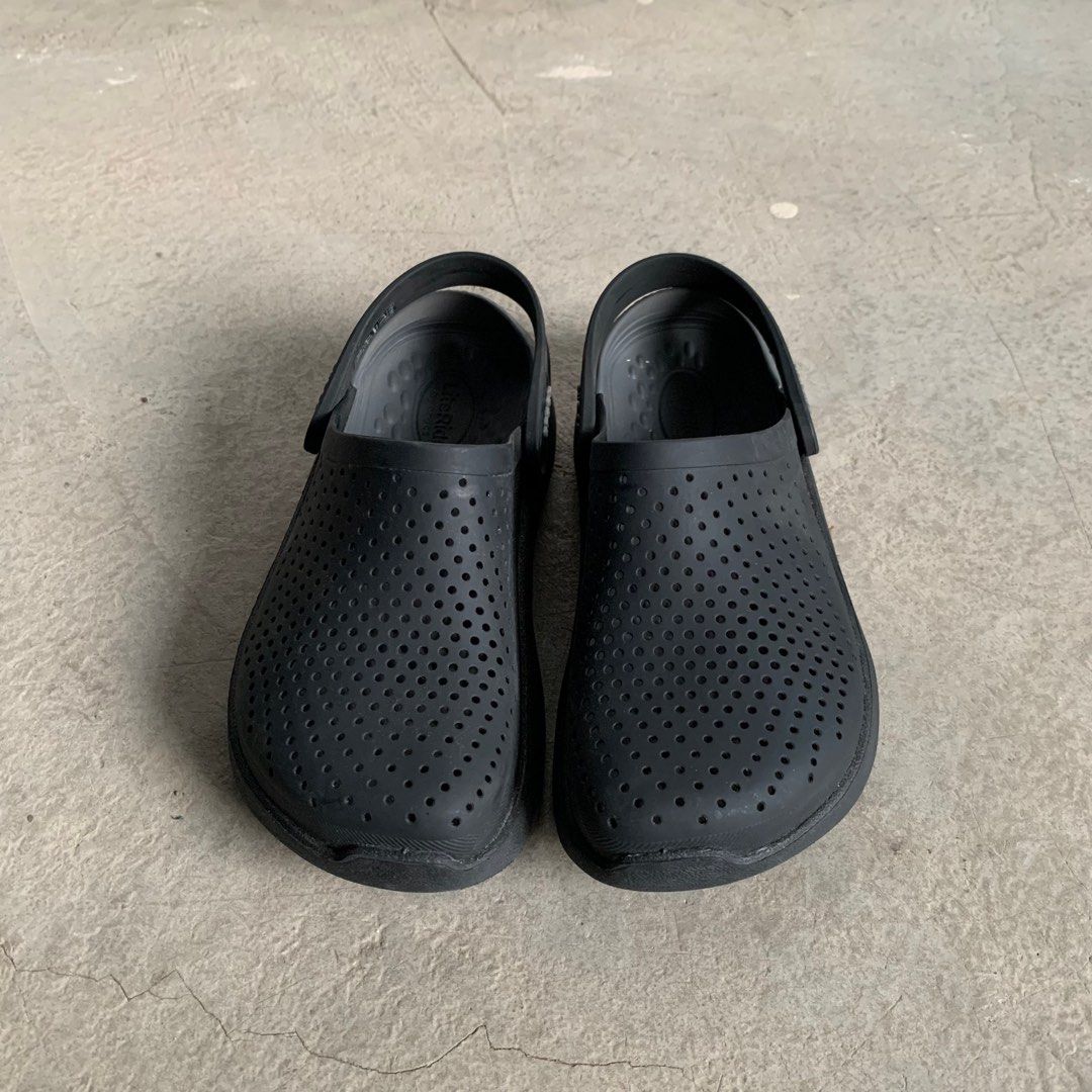 Crocs ultra ride black, Fesyen Wanita, Sepatu di Carousell