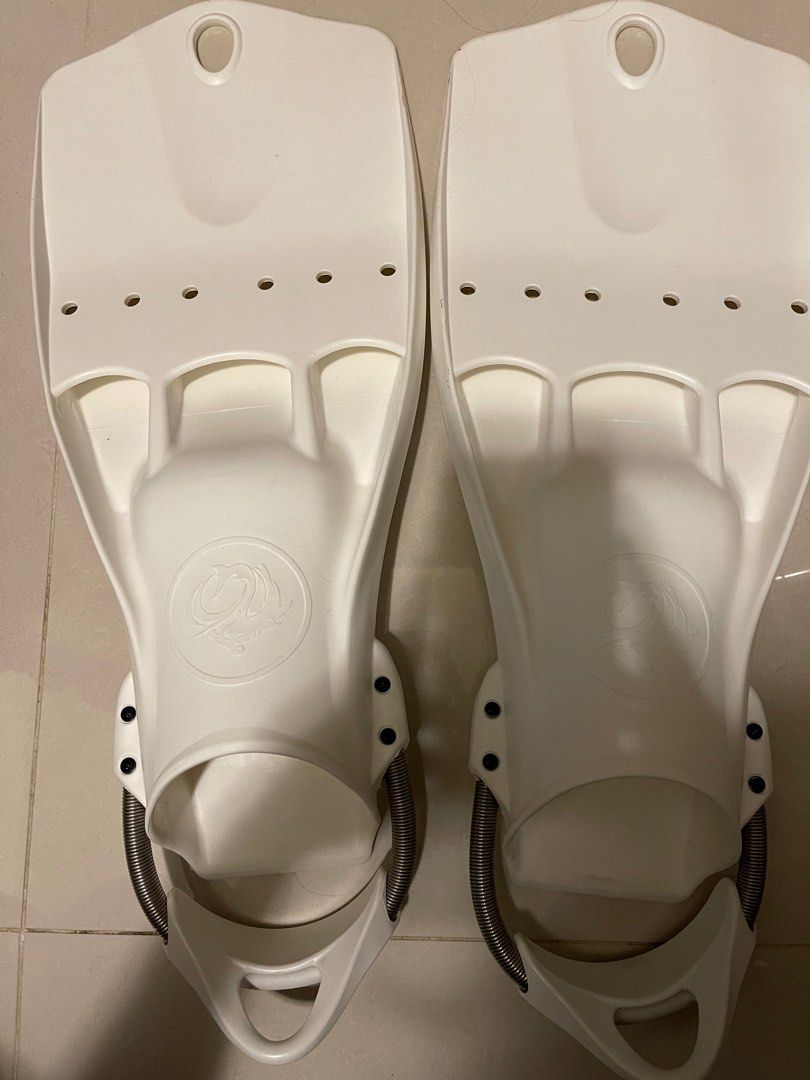 潛水 scuba Deep 6 Eddy Fin, 運動產品, 其他運動配件 - Carousell