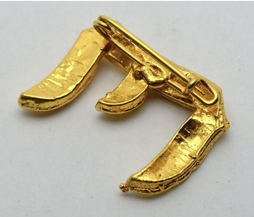 Gothic Font E Letter Gold Toned Brooch, Women's Fashion, Jewelry ...