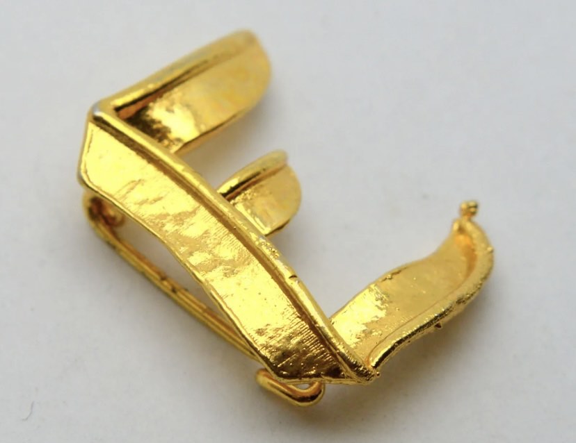 Gothic Font E Letter Gold Toned Brooch, Women's Fashion, Jewelry ...