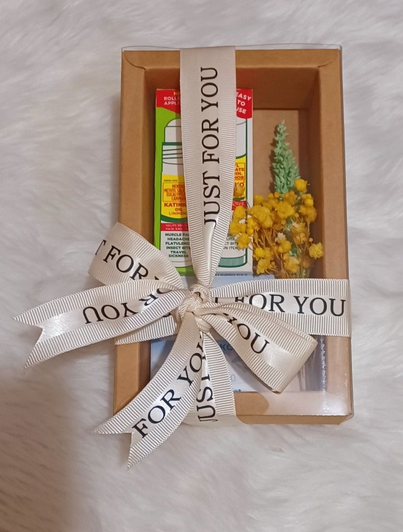 Katinko Gift Set with dried flower on Carousell