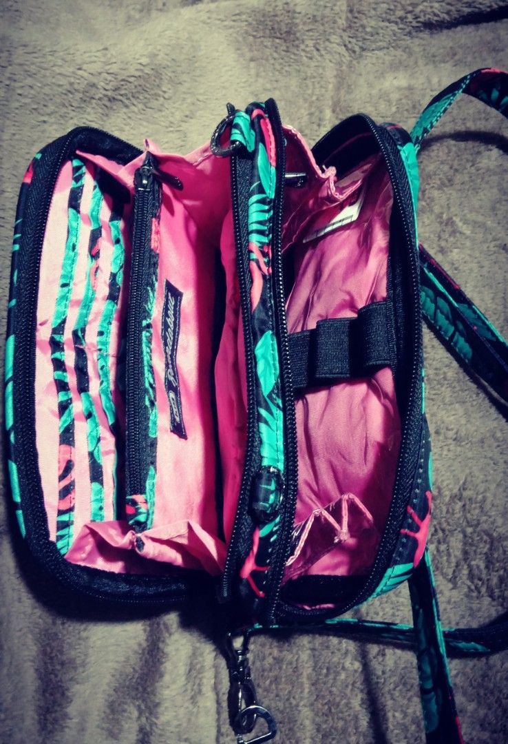 Lug Roundabout Wallet Convertible Crossbody Bag, Women's Fashion, Bags ...