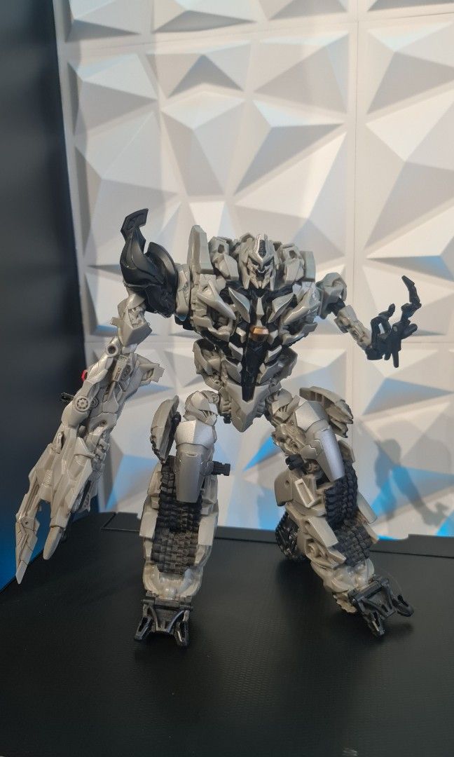 Megatron ROTF Movie Leader Class and Starscream ROTF Movie Leader Class ...