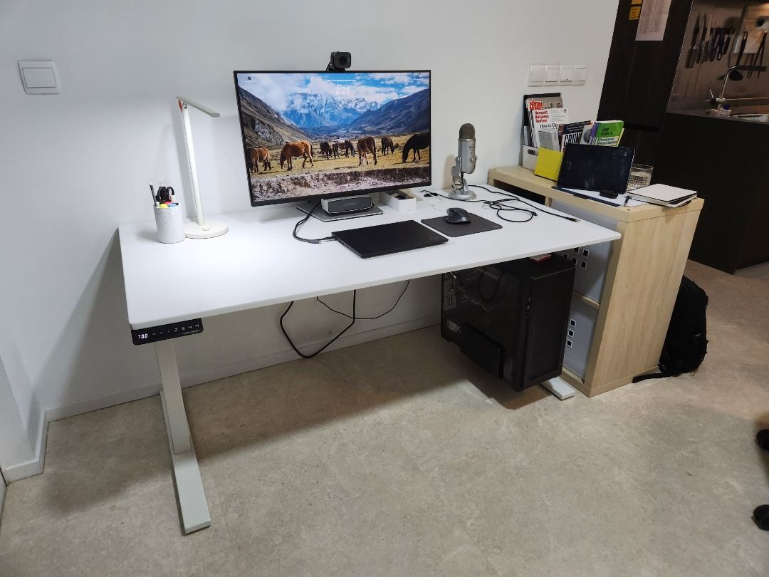 Omnidesk Zero Electric 2021 - Straight Edge - Large with pc mount and cable management bar ...