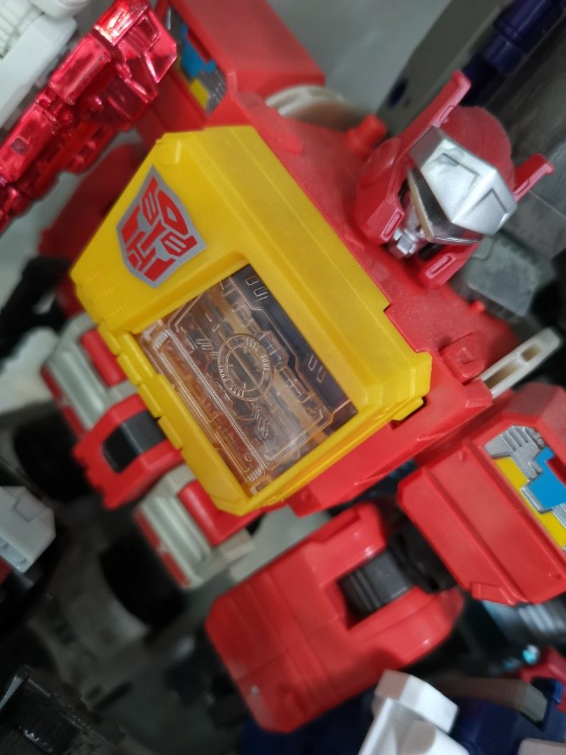 Original Transformers Generations Titans Return Autobot Blaster and ...