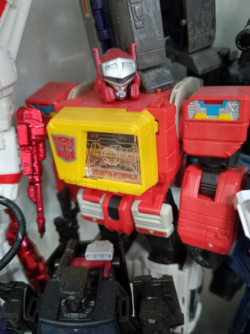 Original Transformers Generations Titans Return Autobot Blaster and ...