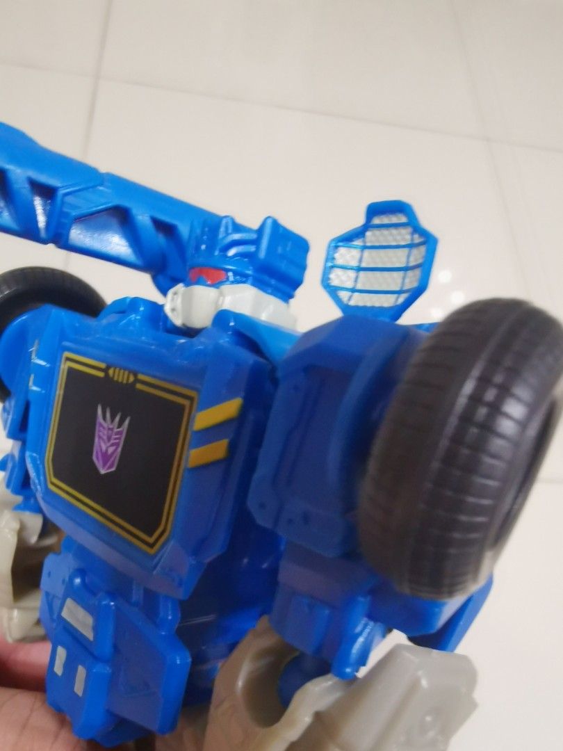 Original Transformers TRA Authentics Alpha Soundwave, Hobbies & Toys ...