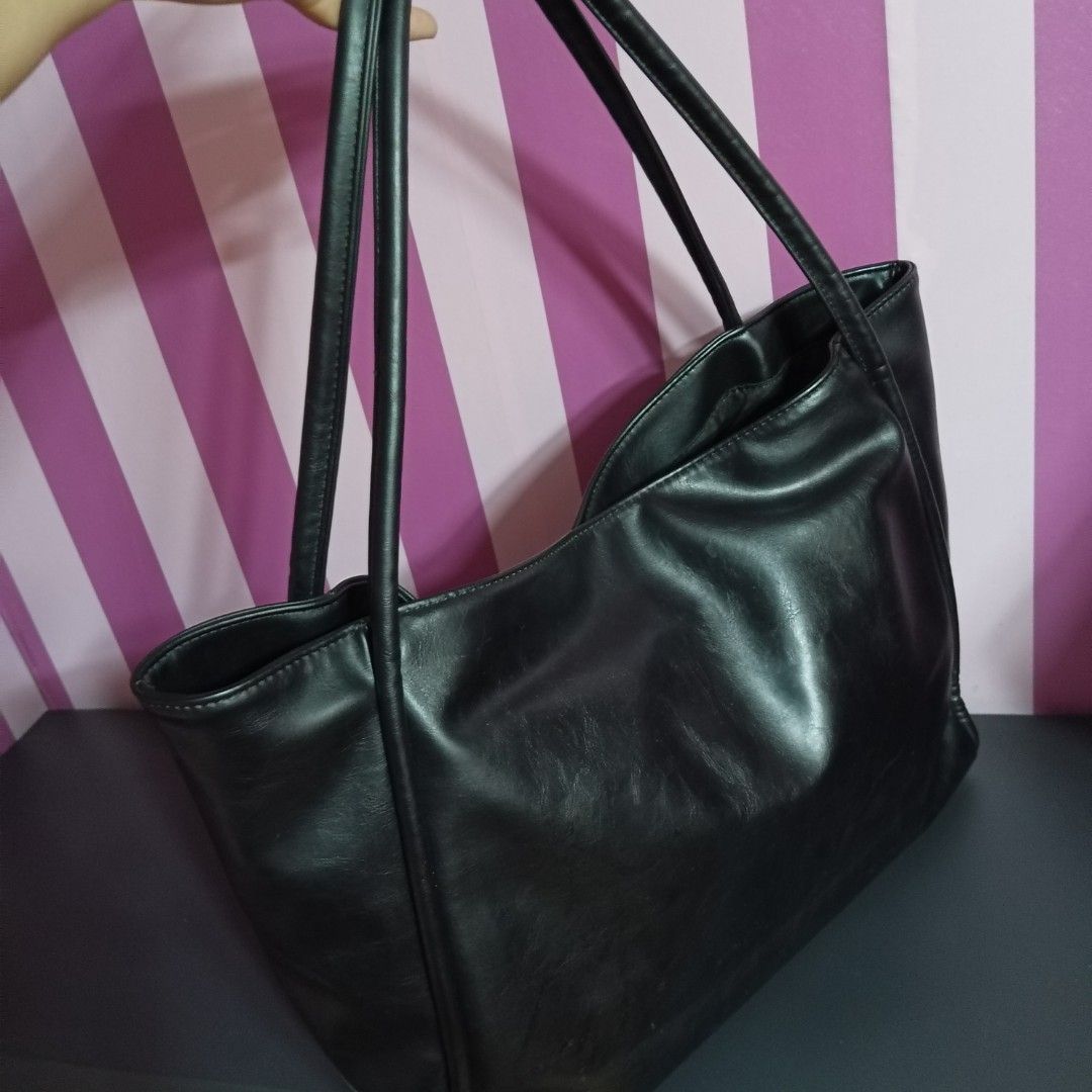 PLAIN BLACK TOTE BAG, Luxury, Bags & Wallets on Carousell