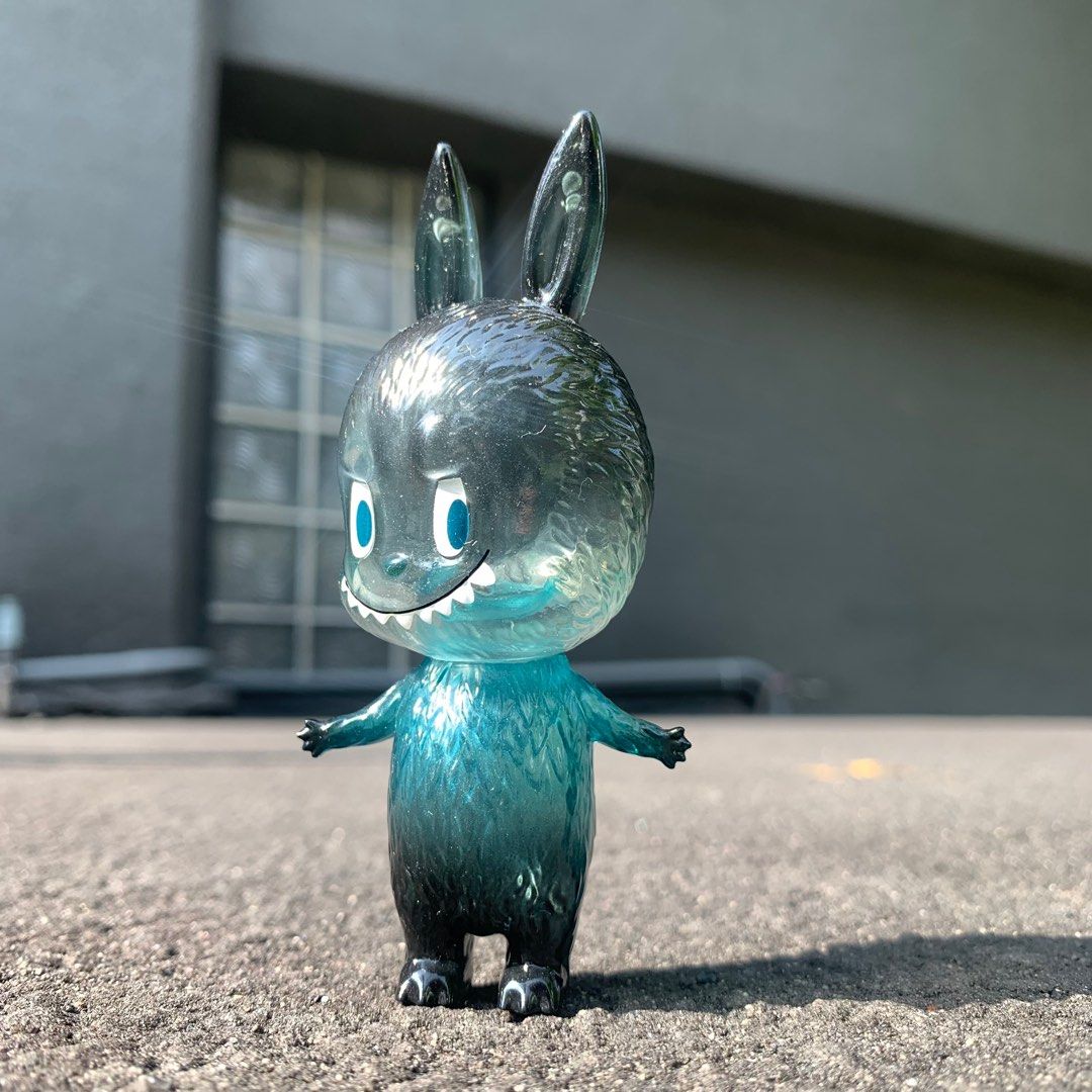POPMART｜泡泡瑪特 How2work x 龍家昇 Labubu 藍黑透明ver., 書籍、休閒與玩具, 玩具、公仔、桌遊在旋轉拍賣